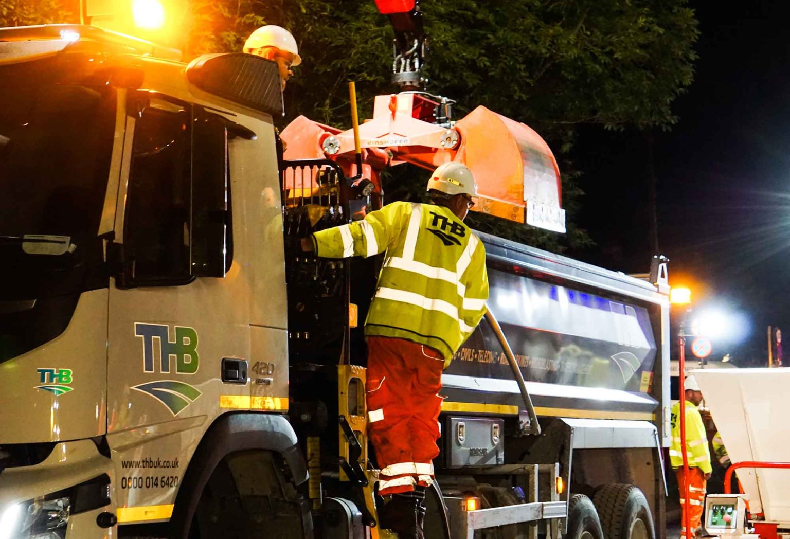 How do we lay tarmac? - THB